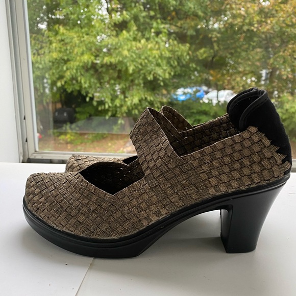 bernie mev. | Shoes | Nwot Bernie Mev 2 2 Heels Wedge Slipon Woven ...